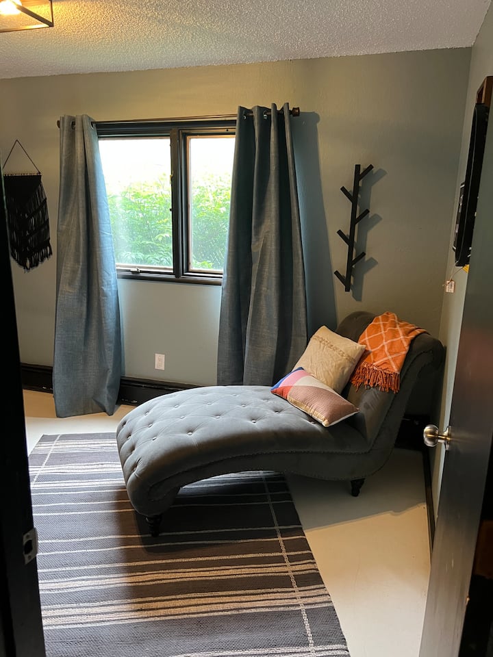 A Stress Free Family House With Yard! - Long Lake, Anchorage