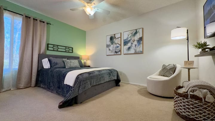 Chic & Serene Costa Mesa Suite - Costa Mesa, CA