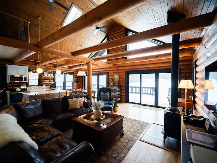 Cottonwood Lodge: Curated Driftless Retreat - Wisconsin