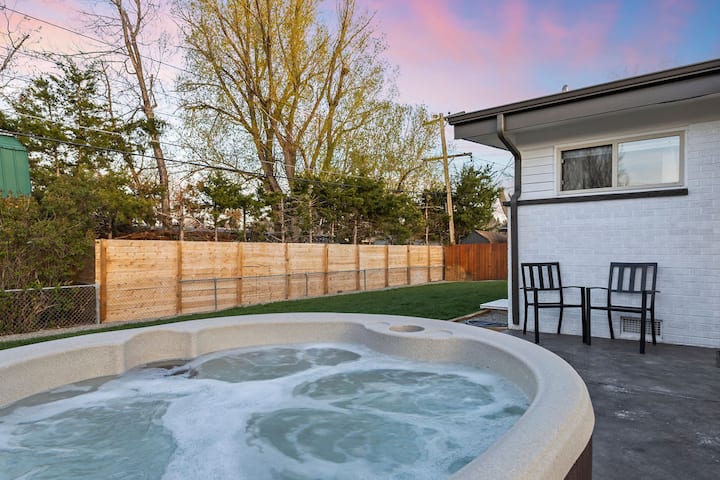 Sauna- Hot Tub- Garage Game Room- Outdoor Dining - Arvada, CO