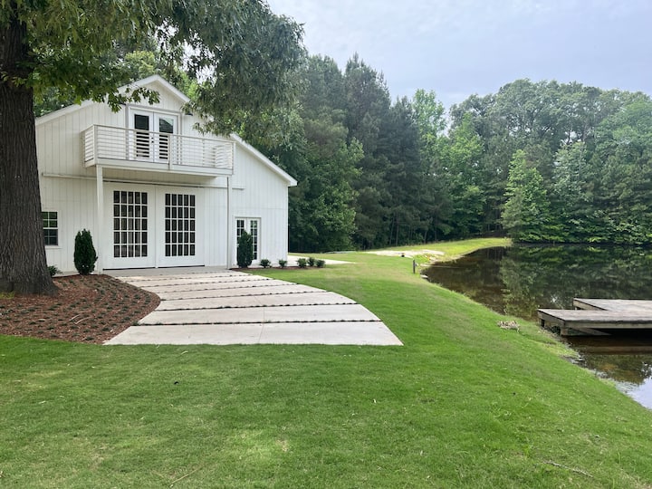 Cozy In Carthage - Barn Top Apt (Pond Side) - Southern Pines, NC