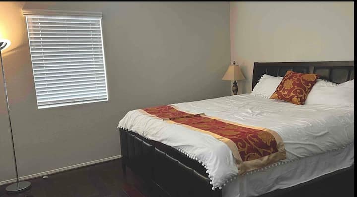 Cozy Comfortable Room Near Golf Club - Fontana, CA