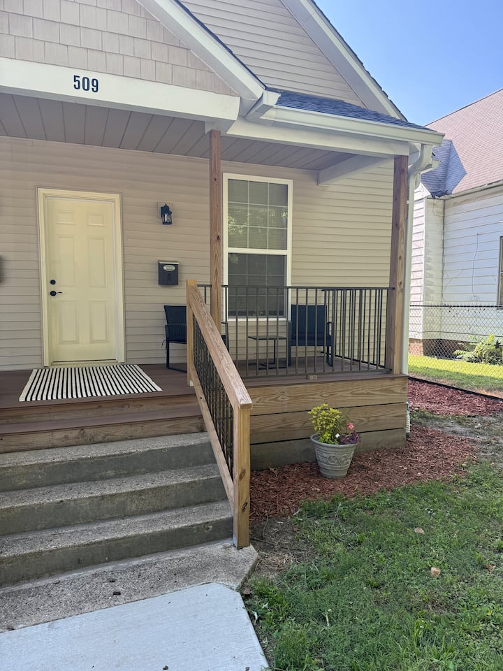 Newly Remodeled 1 Bd/ 1 Ba Duplex - Springfield, IL