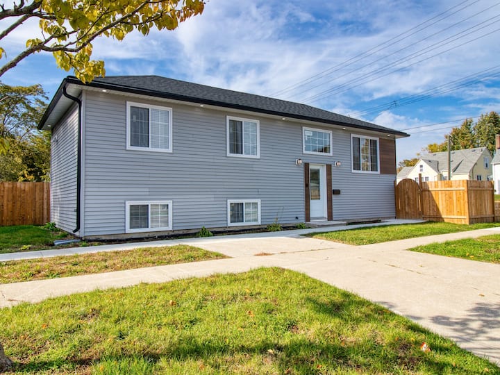 Brand New Custom Built Home - Sarnia