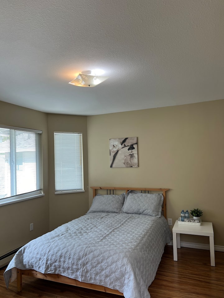 Bright Cozy Bedroom - Port Moody
