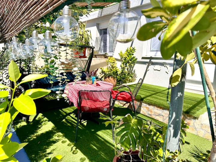Tranquil Garden Escape With Pool Access - Okrug Gornji
