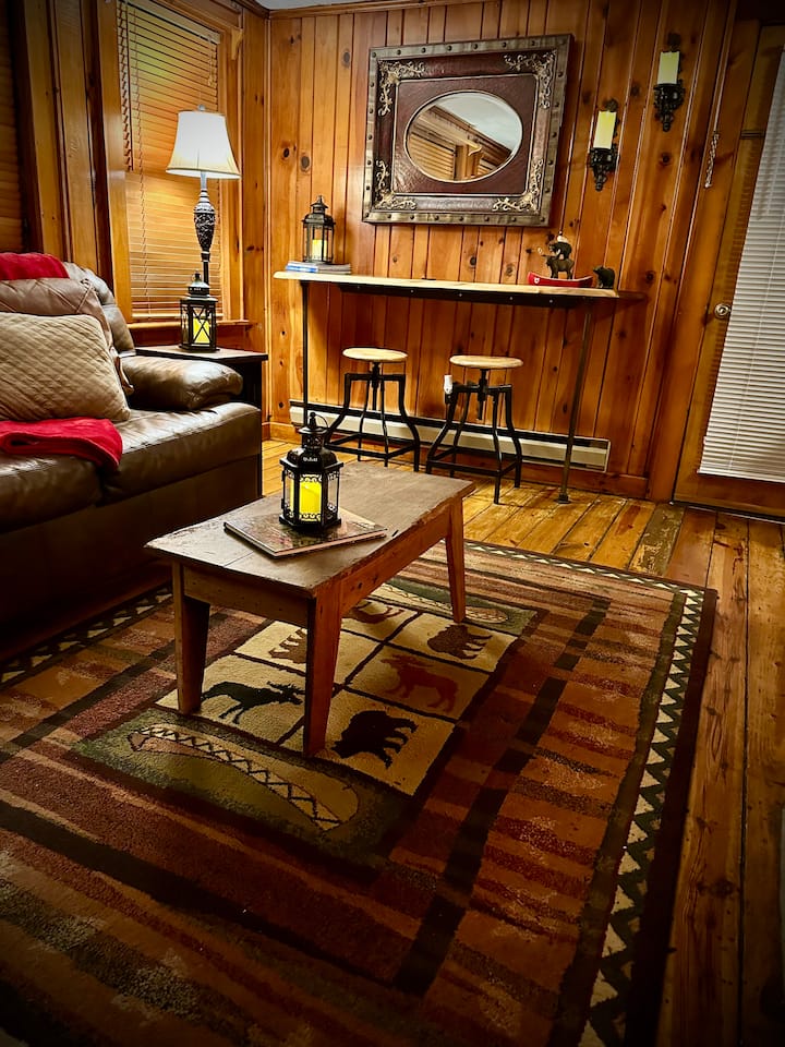 Cozy Creekside Cabin For Two | Hot Tub & Fireplace - Maggie Valley, NC