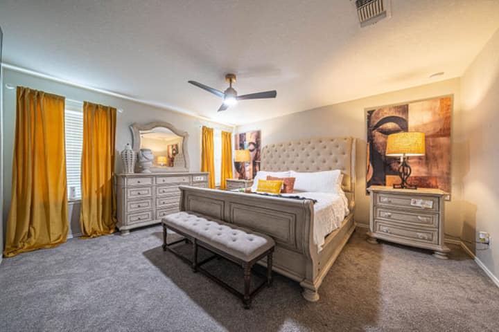 Sleeps 6•cozy King Adjustable • 75” Tv • Smart Fan - Lackland AFB, TX