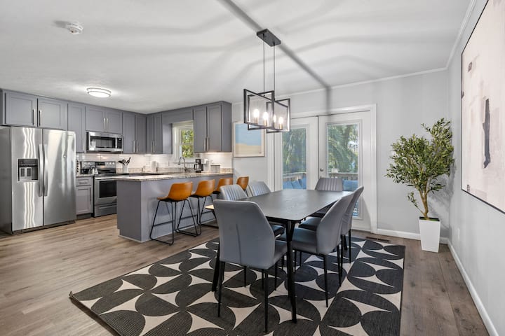 Cheerful 4 Bdr Pool Home [4mile (10min) 2 Capitol] - Tallahassee, FL