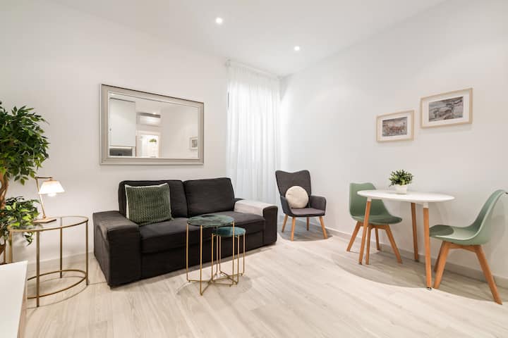 Reciente Renewed Apartment In The Heart Of Madrid. - Madrid