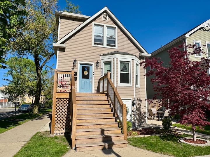 Modern 2 Bedroom Walk Up Condo In Irving Park - Chicago, IL