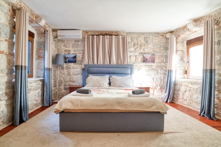 Romantic, Cosy & Chic Suite In Historical Center - コトル