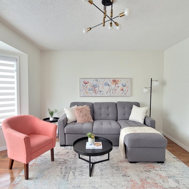 Sunny 2br · King Bed · Fast Wifi · Near Lrt - カナダ エドモントン