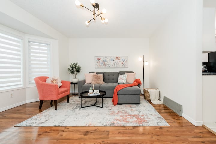 Stylish 2br ·King Suite ·Workspace ·Transit Access - Edmonton