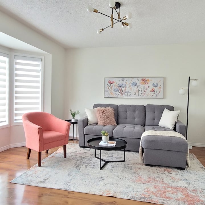Fabulous Home •King Bed •Free Parking •Walk To Lrt -