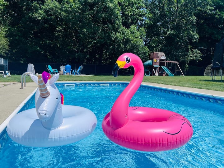 Renovated House With An Entertainment Backyard - Islandia, NY