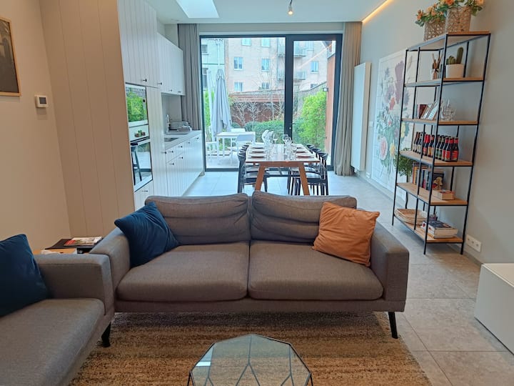 Blossom & Bloom – 3br/2ba Home With Garden - Bruges