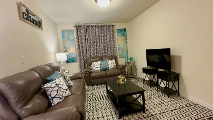 Ev4: Dreams Villa: Many Car Parking, Cozy - Lynnwood, WA