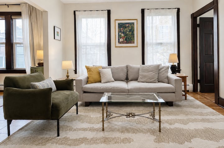 Stylish Munjoy Hill 2br Apt | Walk To Beach/dining - Portland, ME