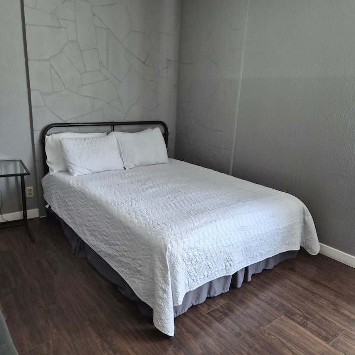 Seascape Studio Located Near Downtown Watsonville. - Watsonville, CA