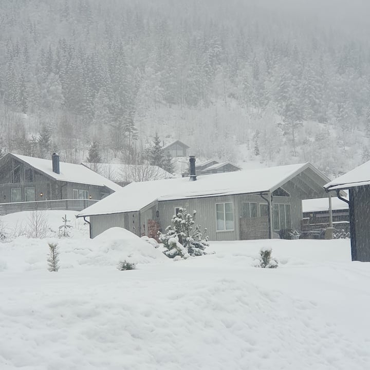 Hytte I Vakker  Natur  Med Mange Turmuligheter. - Norway