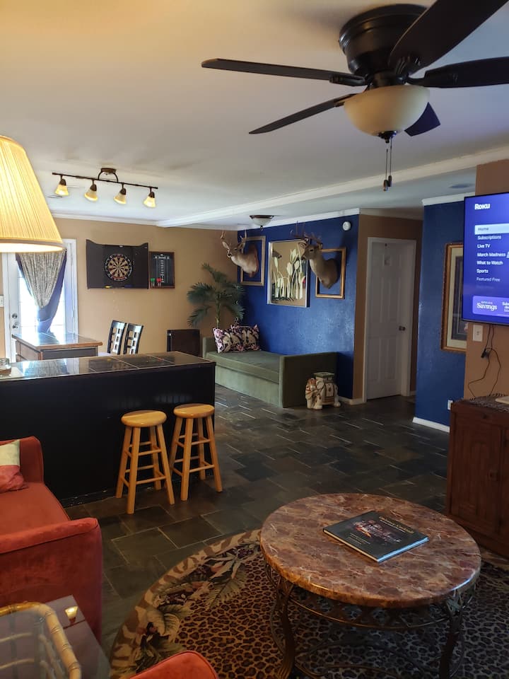 Spacious 2 Bedroom Home - San Marcos, TX