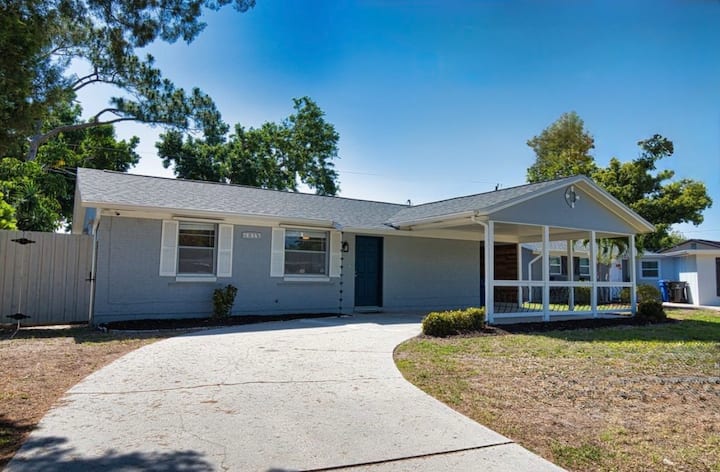 Cute Vacation Home Inthe Heart Of Venice - Venice, FL