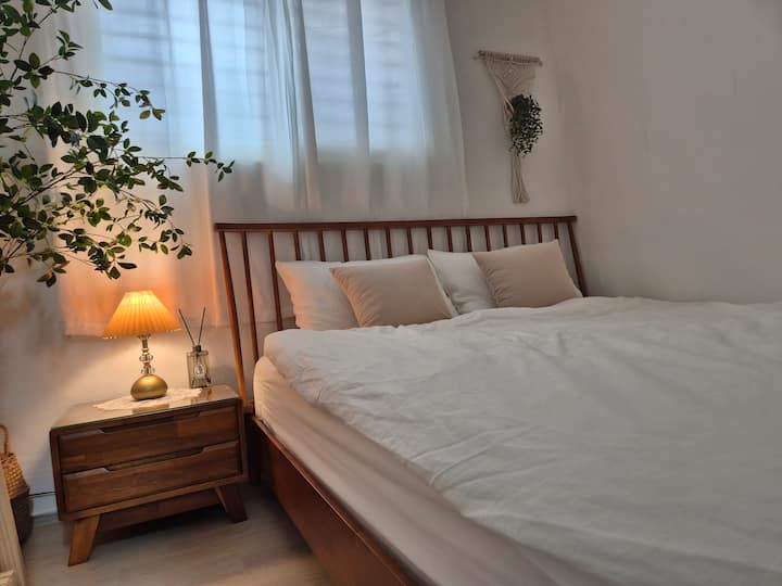 서울|Sns감성숙소
[신규/오픈특가]
깨끗함|아늑함|가성비|프라이빗|
셀프체크인|Wi-fi - Seoul