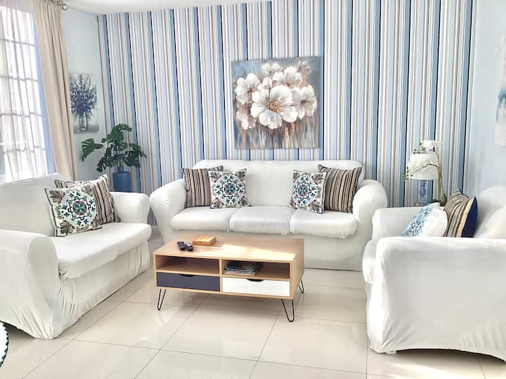 Wifi, Walk To Beach Ac Lr/bdrm Cable Smart 55”tv - Ocho Rios