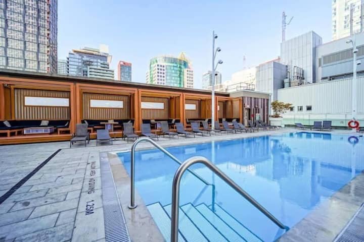 Bright Sun Filled Condo + Pool + Gym, Cn Tower - Toronto
