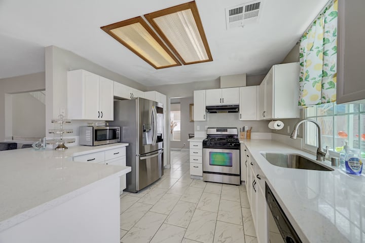 Serenity Sands: Desert Villa Getaway - North Las Vegas, NV