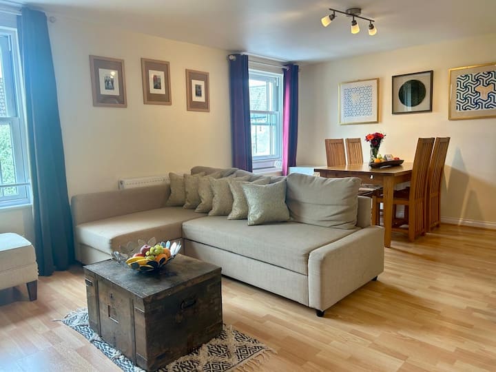 Adorable Axbridge.
2 Bedroom, Free Secure Parking - Cheddar