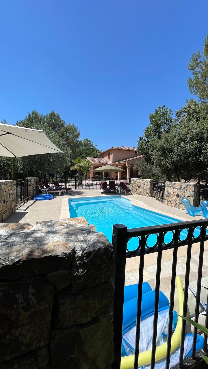 Villa De Vacances En Provence Dans Un Grand Jardin - Les Arcs