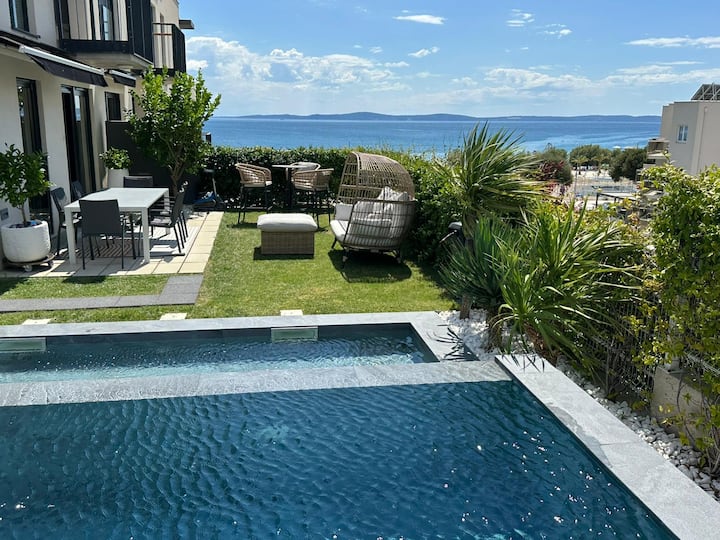 Seafront Apartment With Private Heated Pool - Split
