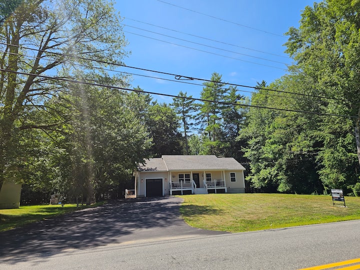 Cheerful 3-bedroom Ranch Near 3-coastal Towns! - Sanford, ME