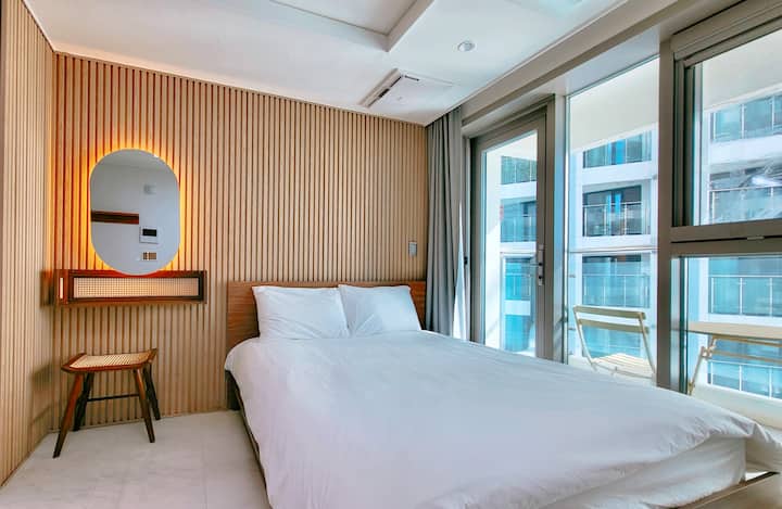 [Hyoi Stay The Gwangan] #10시그니처하프오션뷰 #전객실테라스 #요트할인 - Busan