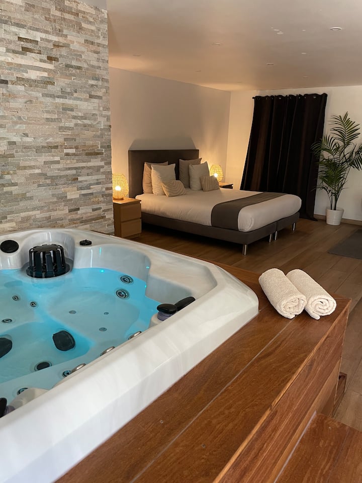 Charmante Suite Avec Jacuzzi Privatif Et Terrasse - Vitrolles