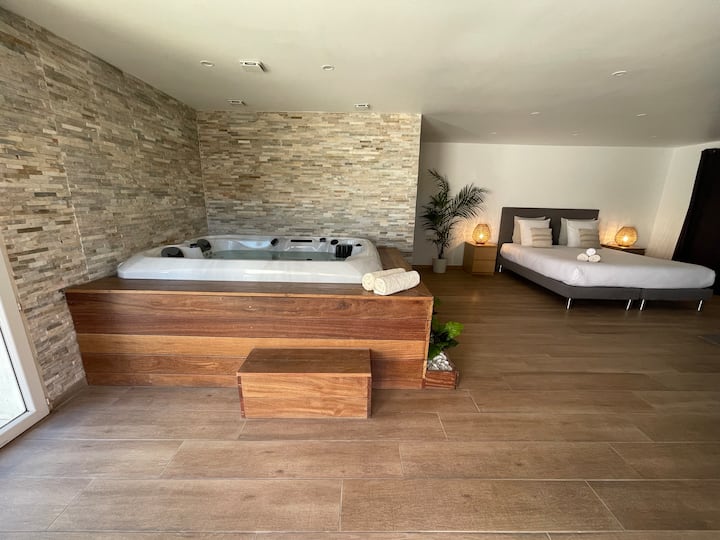 Charmante Suite Avec Jacuzzi Privatif Et Terrasse - Vitrolles