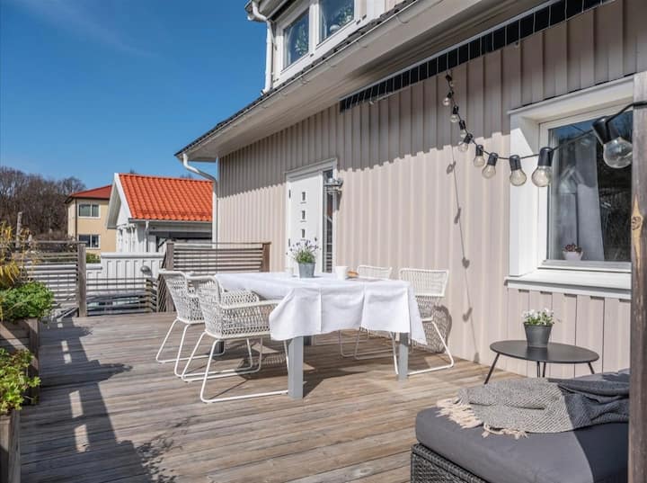 Hemtrevlig Central Villa Med Flera Uteplatser - Uddevalla
