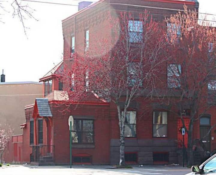 Casa Furness
Historic
2 Bedroom - Philadelphia, PA