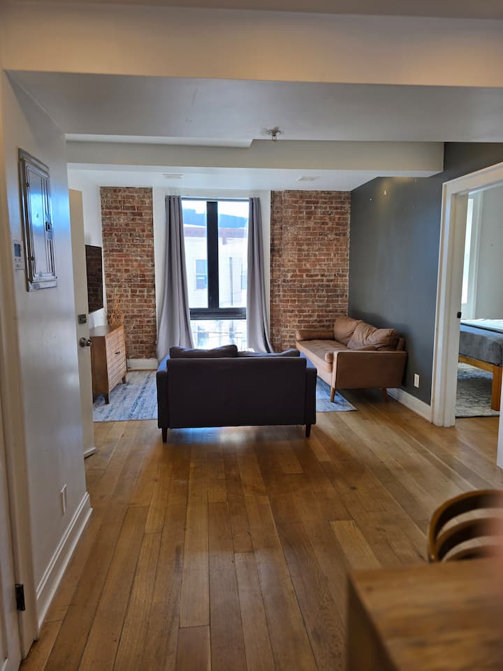 Delightfully Sunny Two Bedroom Apartment - Union City, NJ