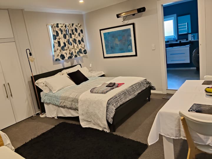 Luxury Silverstream Suite: Refreshed For 2026 - Lower Hutt