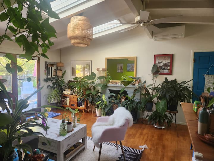 Open Plan House Near U Of O, Deep Monthly Discount - Eugene, OR