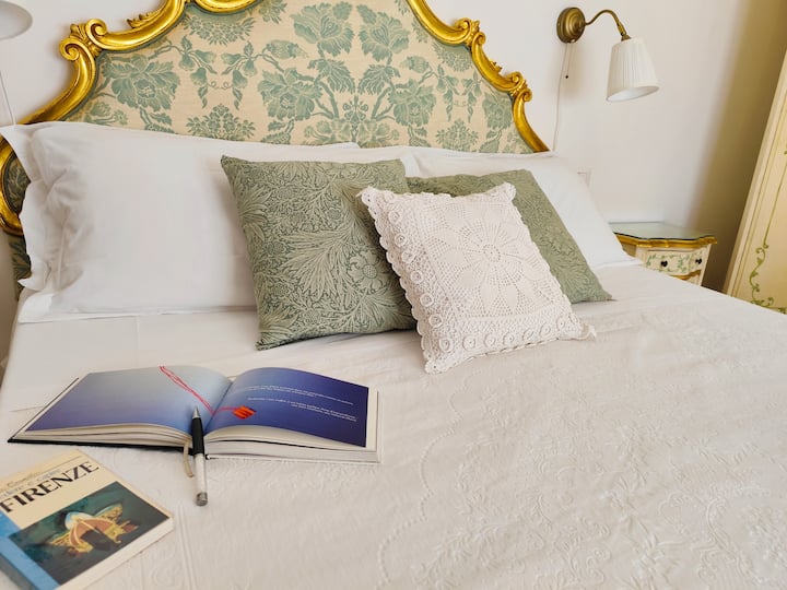 Marta’s Nest: Quiet, Bright Apt With Private Patio - Florence