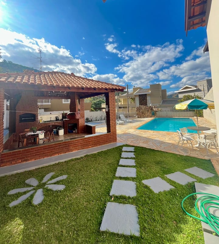 Casa No Centro De ÁGuas De Lindóia Com Piscina - Águas de Lindóia