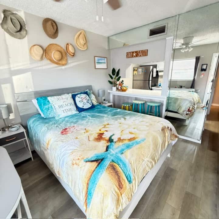 Sunset Beach Studio! Summer Availability - Treasure Island, FL