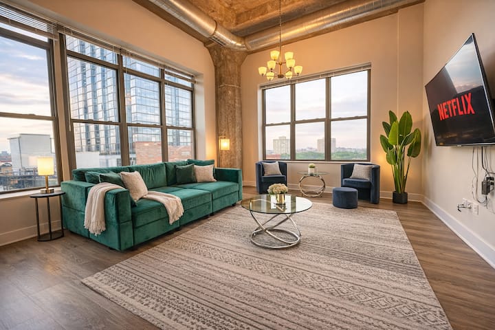 Spacious 3br Corner Oasis Near Mccormick Place - Chicago, IL