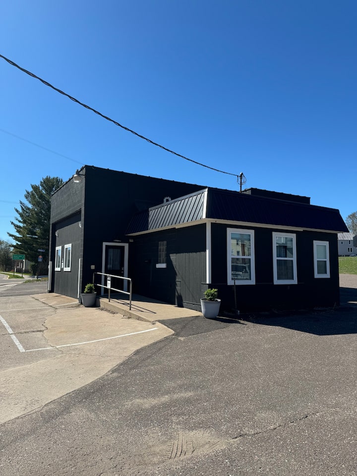 The Hideout Of Hancock - Houghton, MI