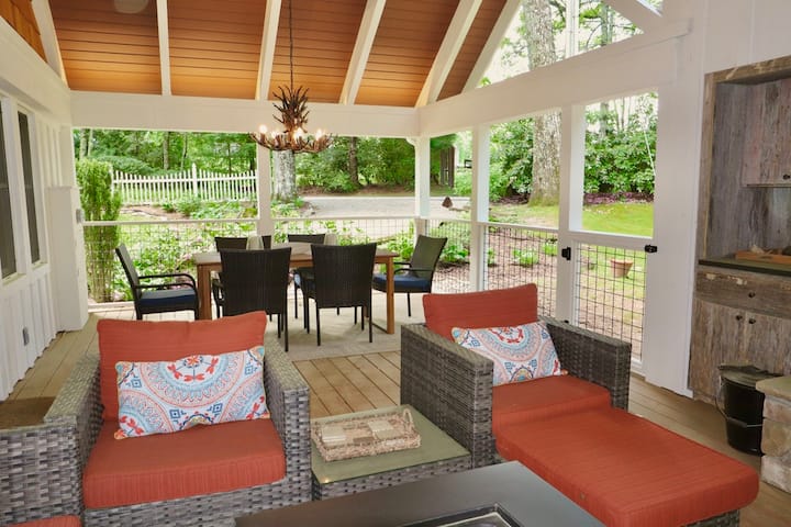 Idlewood Cottage: Cozy Home W/ Covered Porch, Firepit, Yard | 8 Min To Downtown - Highlands, NC