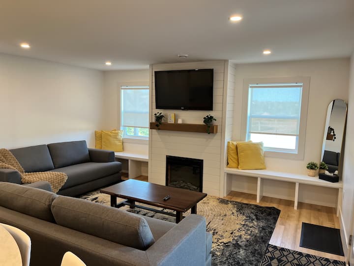Adorable 2 Bedroom W/ King Bed & Walking Trails - Charlottetown